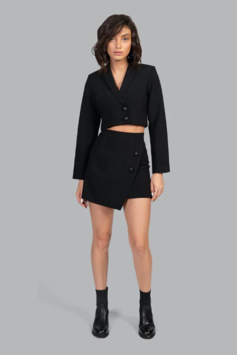 Monochrome Outfit Ideas & Style Tips, According to Stylists